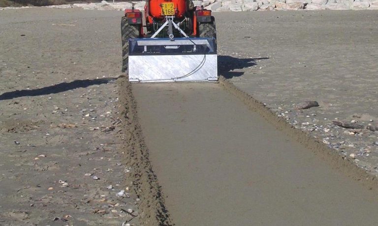 SAND MAN TT Sand Sifting Beach Cleaner and Soil Screener